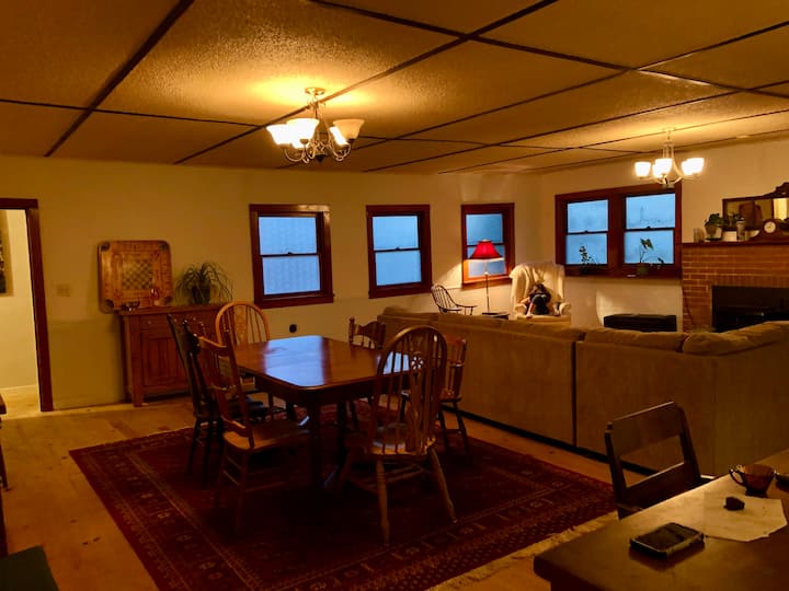 Quiet Corner Bedroom - Kelso, WA