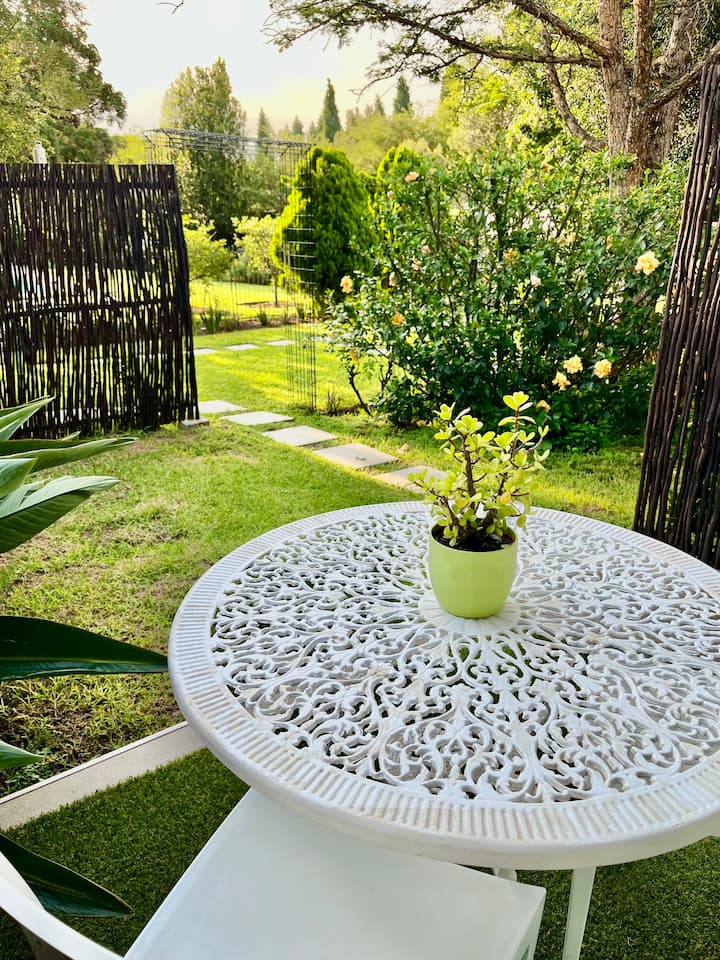 Garden Cottage In Craighall, Wifi-netflix-solar - Johannesburg