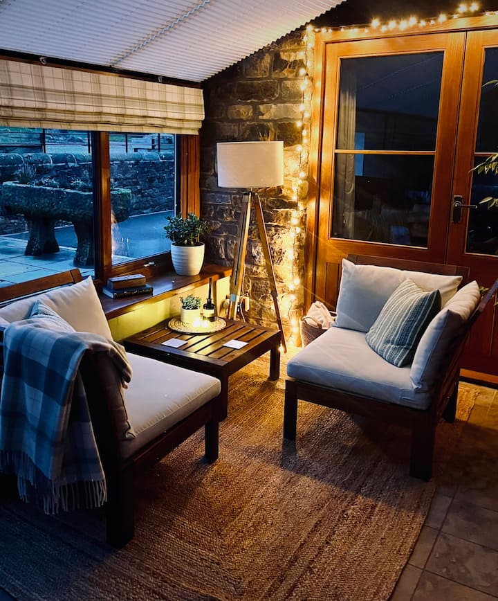 Romantic Peak District Cottage For Two - Leek