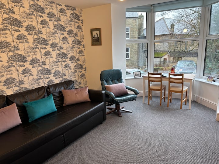 Ground Floor, Spacious And Light 1 Bed Flat. - Castleton