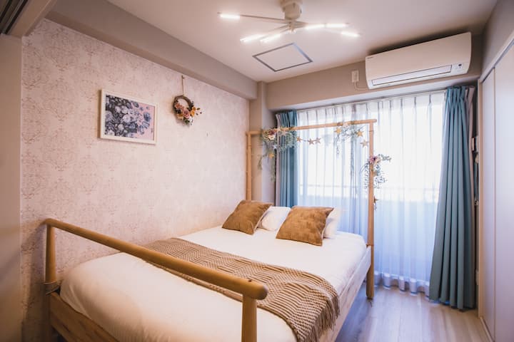 Tw6 Focus - Tiny Times!  Near Namba! - Ōsaka