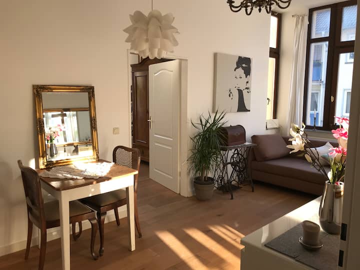 Messe? Toller Altbau Mit 2 Zimmern In Köln-nippes - Cologne