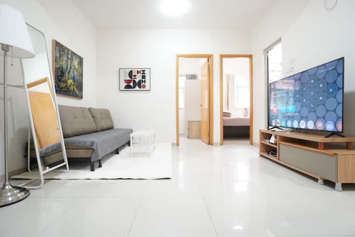 (Lm3) 油麻地，緊貼港鐵站出口，鄰近旺角購物區，2房大廳，適合4-8人 - Hong Kong