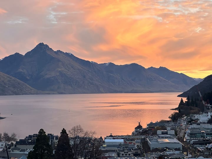 The Hillary Family A-frame In Central Queenstown - Queenstown