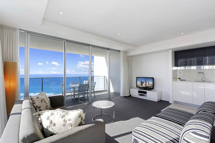 Apartment 12501 Is A Well-appointed 2 Bedroom-2 Bathroom Luxury Holiday Apartmen - Surfers Paradise