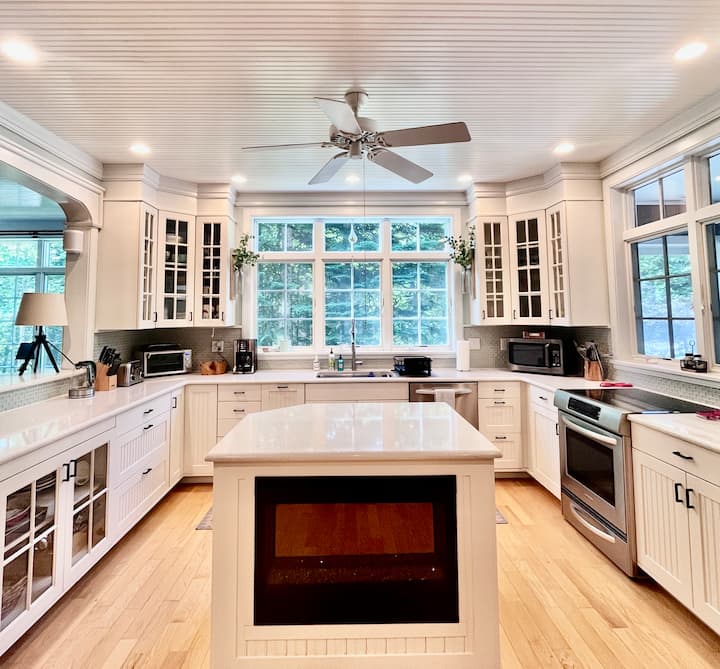 Beautiful, Bright And Airy Adirondack Home - Lake Placid, NY