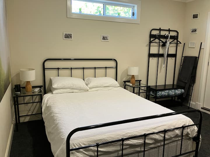 The Mile End Den.  Just A Stroll To The City ... - Adelaide