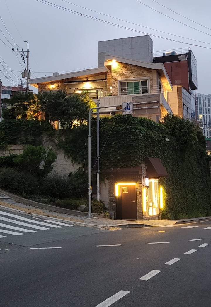 Ivy House - House With Nature (Second Floor Only) - Busan