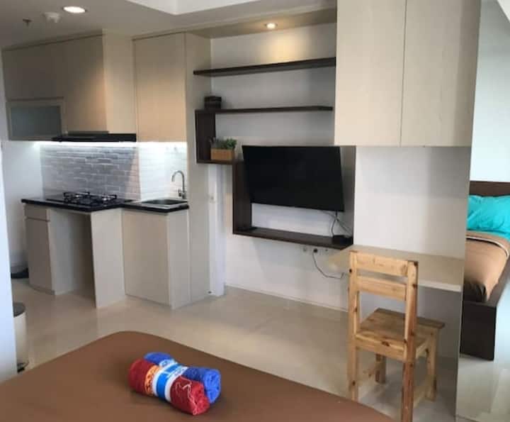 Cozy Apartment West Vista With Netflix And Wifi - West Jakarta