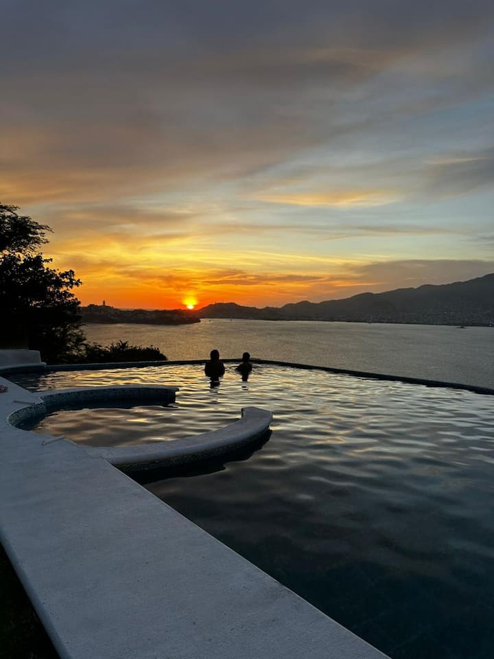 ¡Espectacular Casa Para 16 Personas Exigentes! - Acapulco