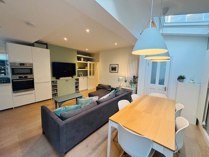 London Family Friendly 3 Bed Home With Garden - London