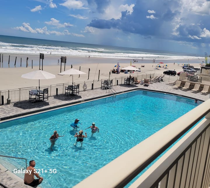 Studio &Patio In Beachfront Building, Ground Floor - Daytona Beach