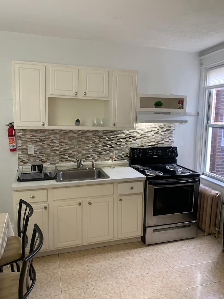 Clean, Convenient Sw Philly Apt - Philadelphia County, PA