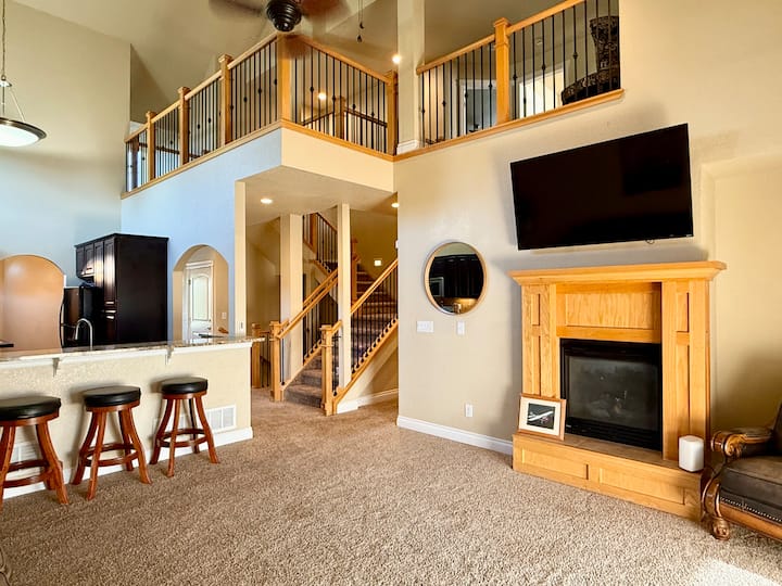 Large Castle House - Family Friendly - Greeley, CO