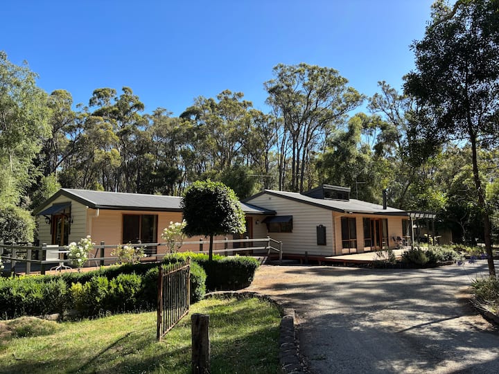 Duck Tree Lodge - A Beautiful Bush Lodging - Woodend, Australia