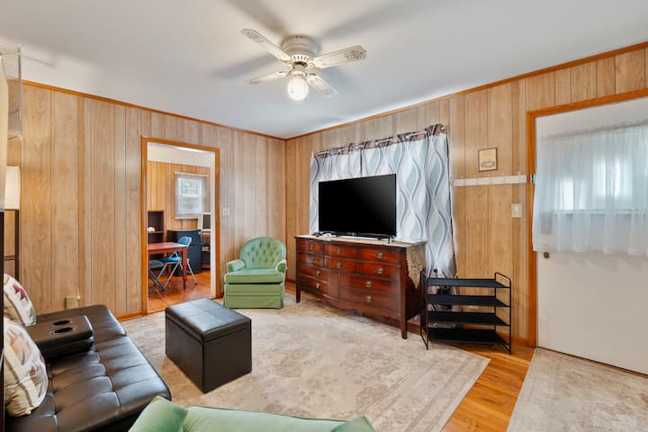 Quiet Private Suite With Desk And Ez Parking - Winston-Salem, NC