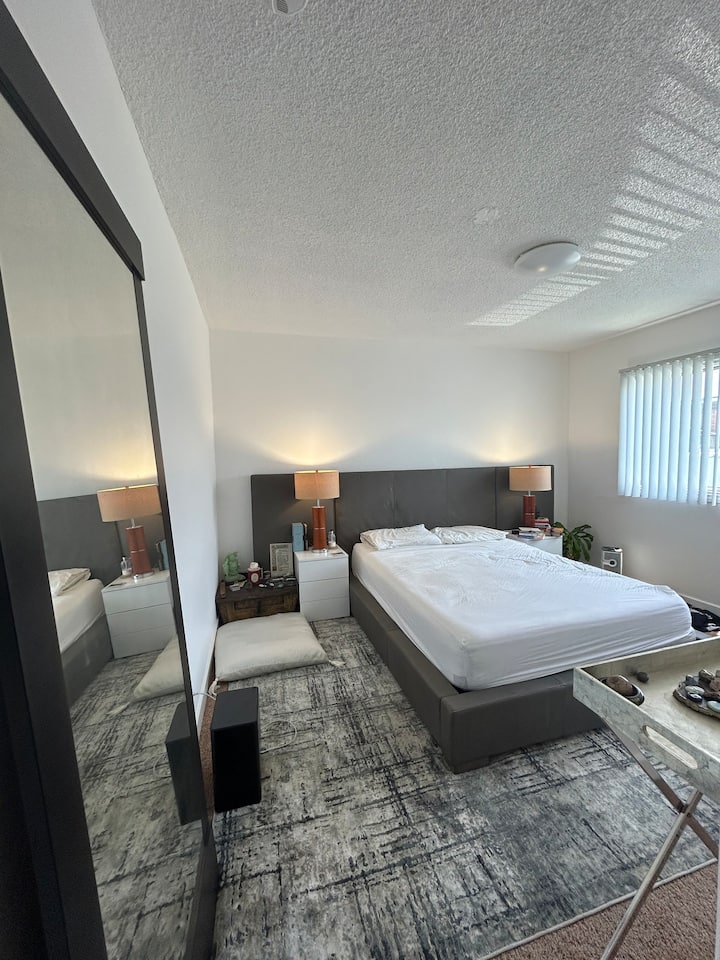 Renovated Apt-20 Min Walk To Downtown Santa Monica - Santa Monica, CA