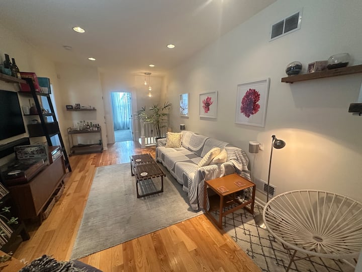 Beautiful Modern 1 Bed/2bath West Town Apartment - Chicago