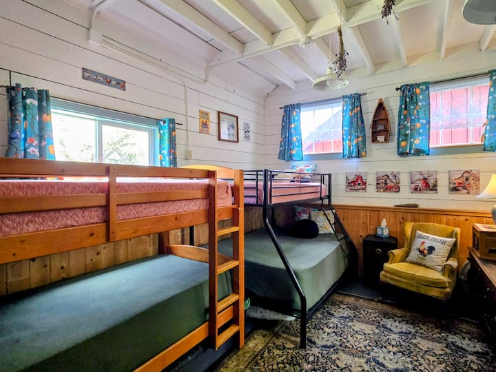 Patch Of Heaven Farm Cabin, Bring Your Own Bedding - Shelton, WA