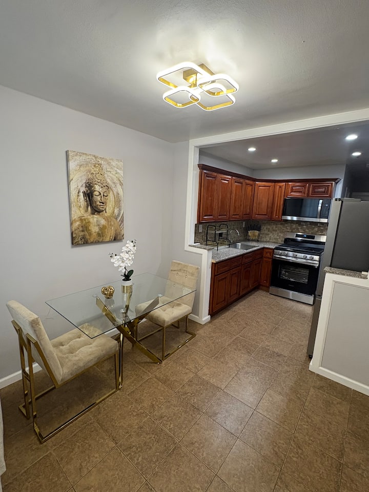 Bright & Stylish Brooklyn Haven - Rockaway Beach
