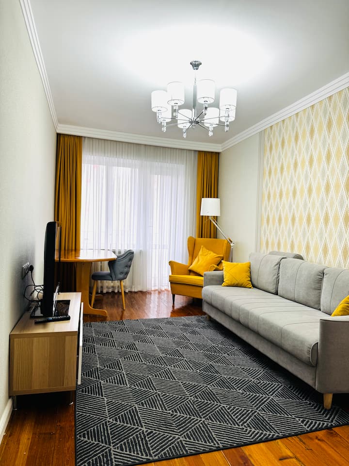 Cozy Apartment In The Center Of Bishkek - Bishkek