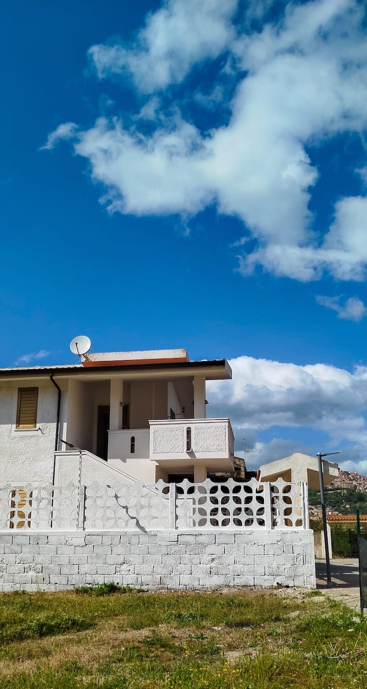 Tranquille Vacanze A "Due Passi Dal Mare". - Calabria