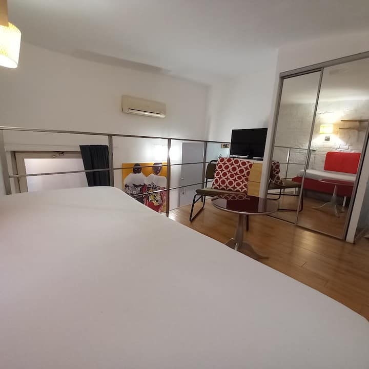 Studio Bon Marché Et Chic Au Pont Des Chaînes (Longue Durée) - Budapest