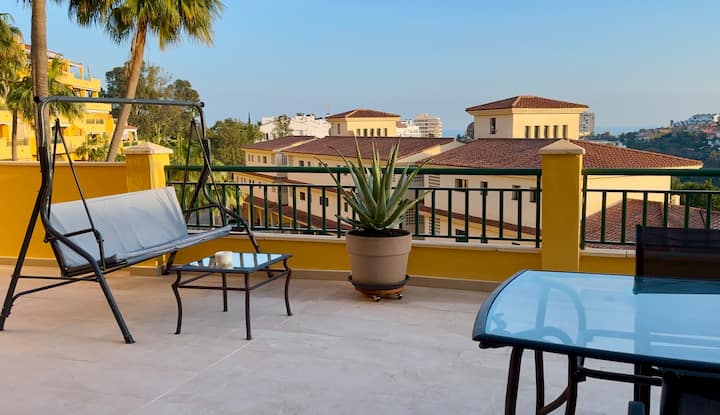 Huge Balcony - View To Golf Course, Sea & Pools - Benalmádena