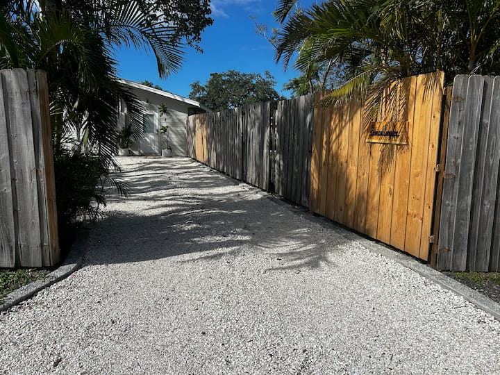 Botanical Bungalow At The Bay - Sarasota