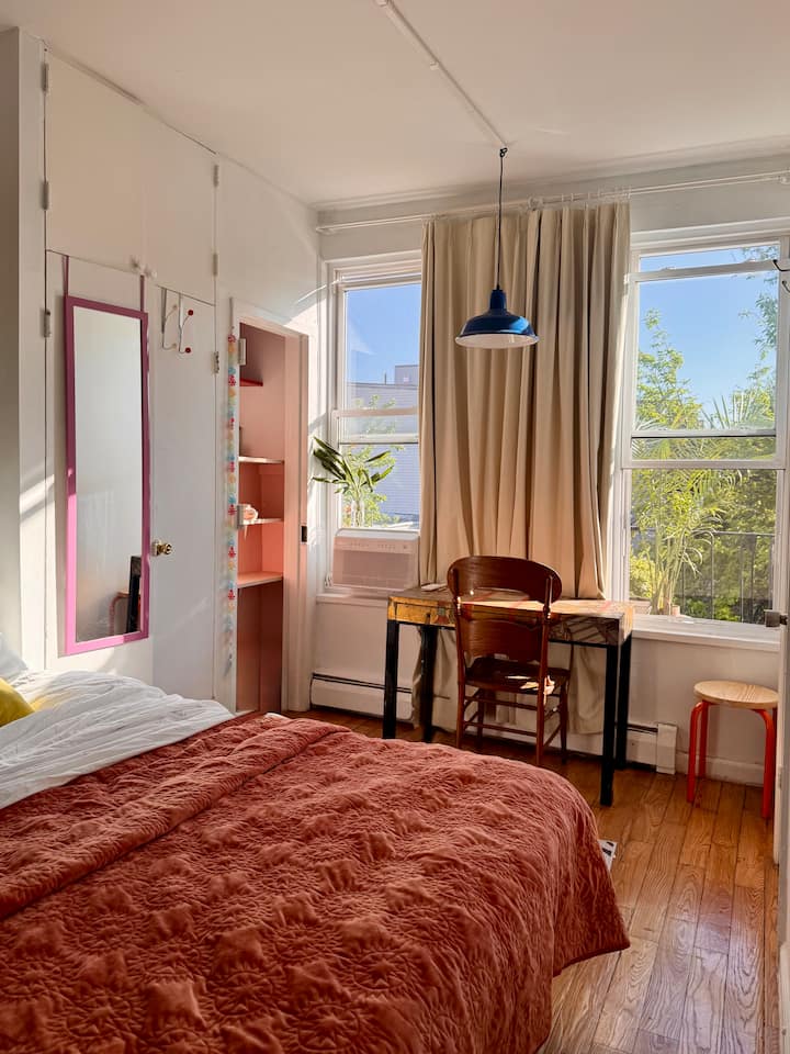 Stylish Room In Shared Artist Home W/ Ensuite Bath - Brooklyn, NY