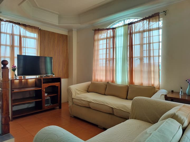 Mbh Green Valley House With Balcony Overlook - Baguio