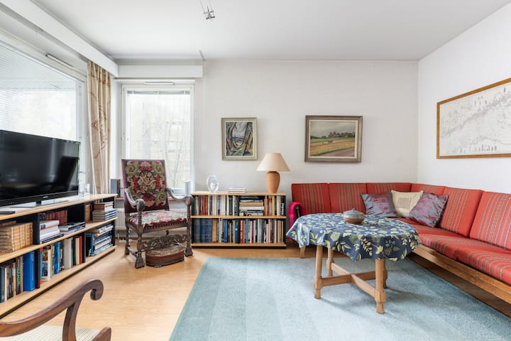*Spacious Living W/ Dbl Bed, Free Parking & Pool* - Helsinki