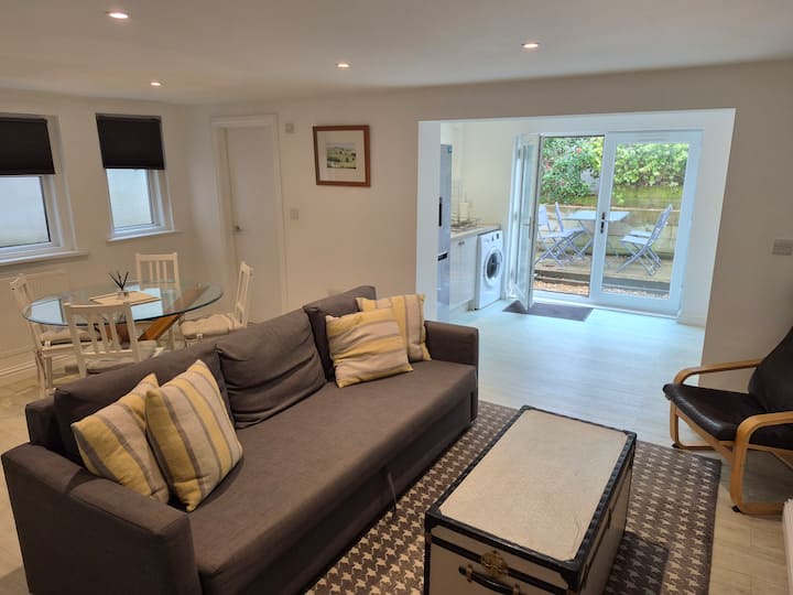Southsea Garden, Spacious Bright 2 Bedroom | Pets - Southsea