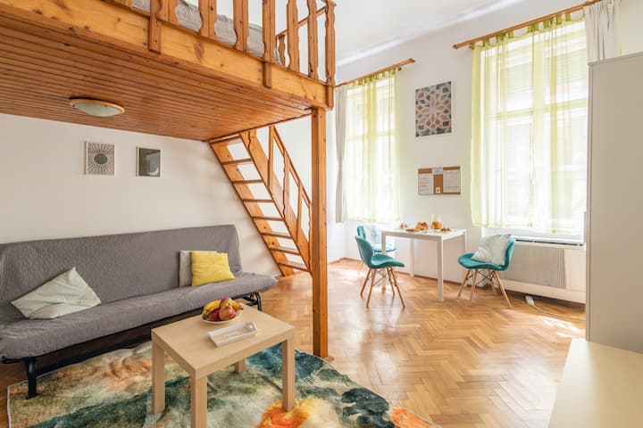 Cozy Stay • Longer Stays Too • Fast Wi-fi • Ac - Budapest