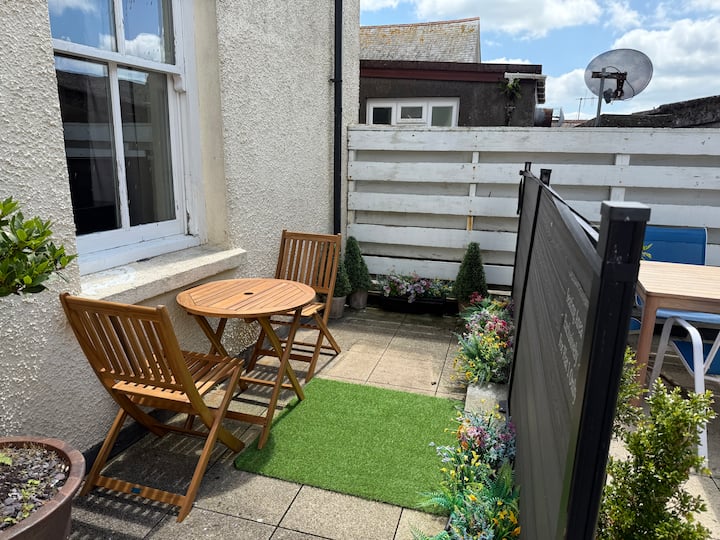 Picton House Flat 1 With Patio Area - Castle Beach