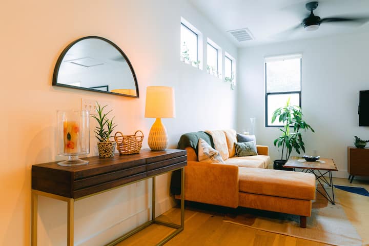 Modern Private Quiet East Austin Studio - Austin, TX