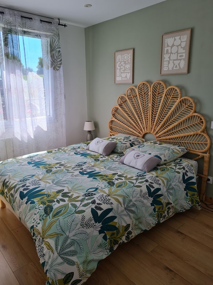 Gîte Les Champs 
En Campagne 
Jardin& Aire De Jeux - L'Hermitage