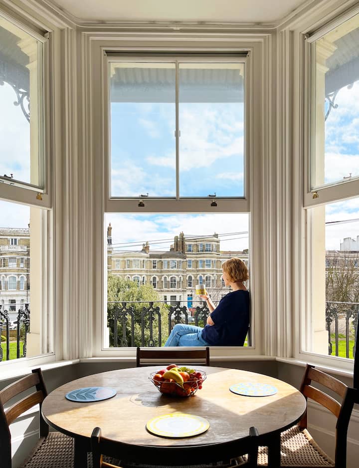 Colourful Balcony Flat, Dalby Square & Sea Views - Broadstairs