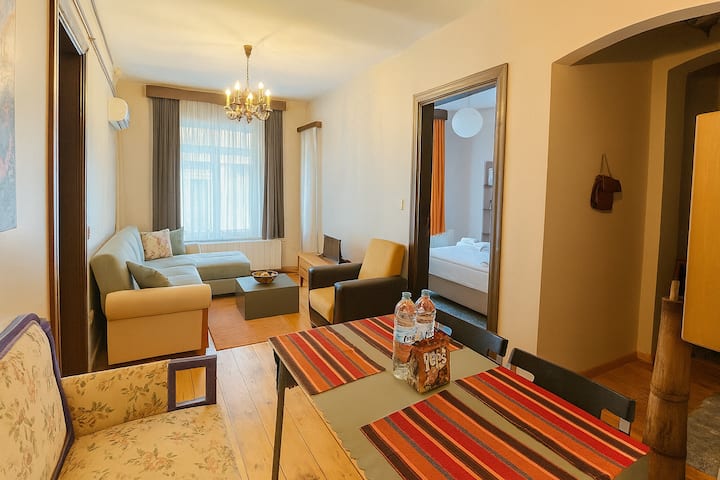 2 Bedroom Galata Apartment With Little Balcony - Istanbul