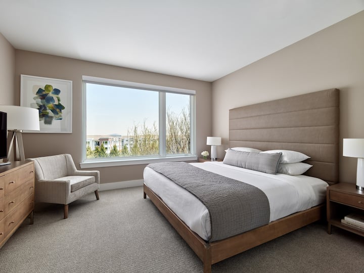 Commuter's Dream | Resort Amenities - Livingston, NJ