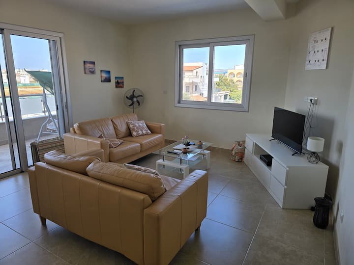 Modern 3 Double Bedroom Apartment, Large Balcony. - Limassol