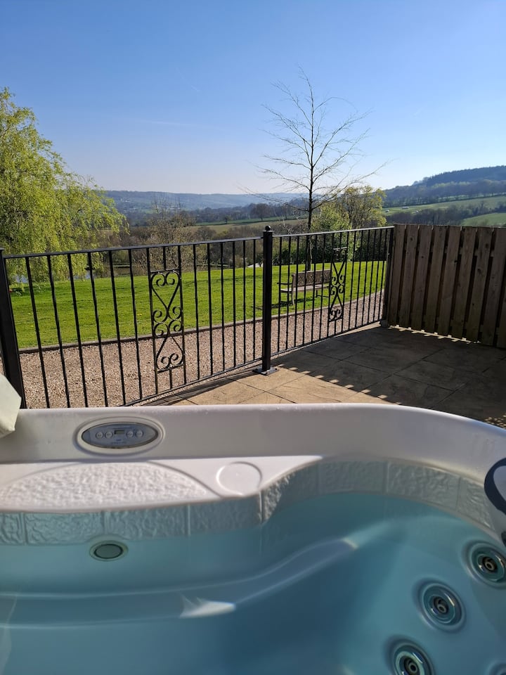 Romantic Escape: Stunning Views, Hot Tub, Devon - Honiton