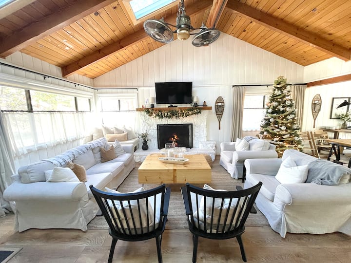 Luxury Family Cabin, Large Backyard With Hot Tub - Big Bear Lake, CA