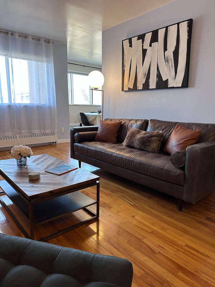 Spacious 2 Bed.suite - Free Onsite Parking &Coffee - Montreal