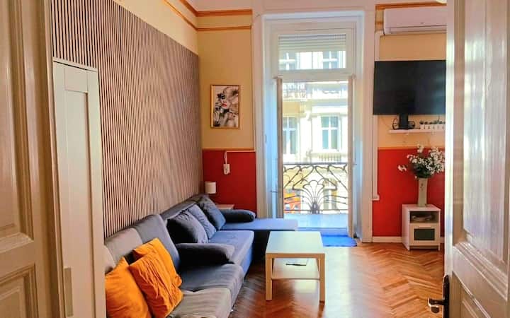 Center, 90m², 3br+2ba+a/c+balcony Art Nouveau Home - Budapest