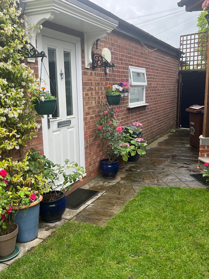 Studio In North West London, Easy Access To Metro - Ruislip