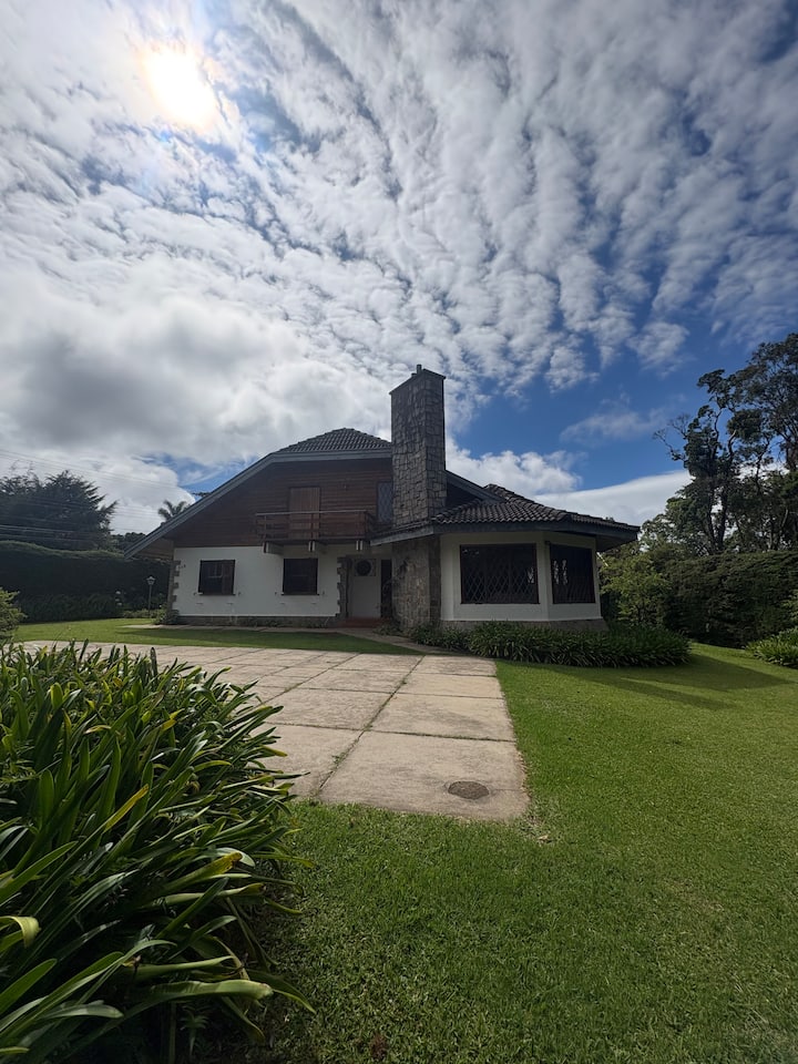 Uma Casa Aconchegante Na Suíça Brasileira - Campos do Jordão