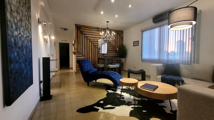 Apartamento Entero De Lujo En El Centro Del Vedado - Havana