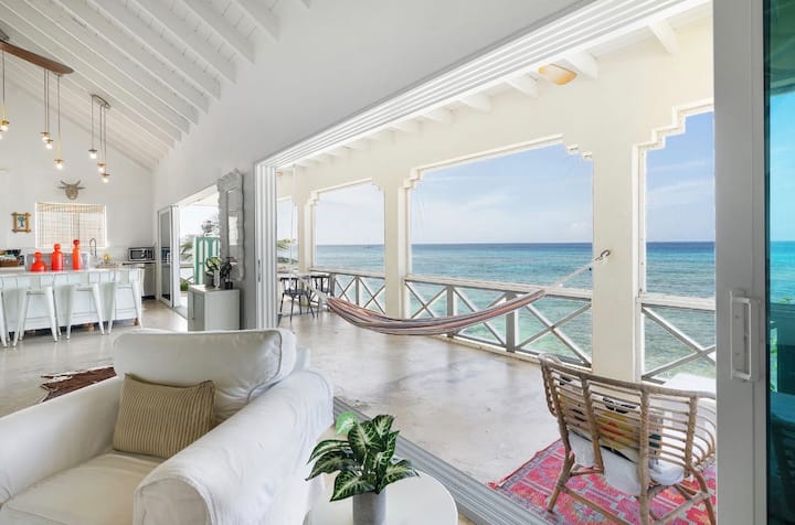 Stunning Reef House Beachfront Penthouse - Turks- und Caicosinseln