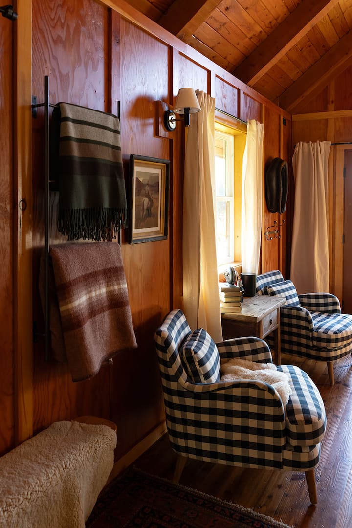 Wind Mountain Ranch | Deluxe Cabin 7 - Carson, WA